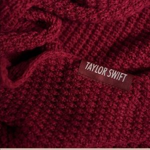 Taylor Swift | Accessories | Official Taylor Swift All Too Well Red ...